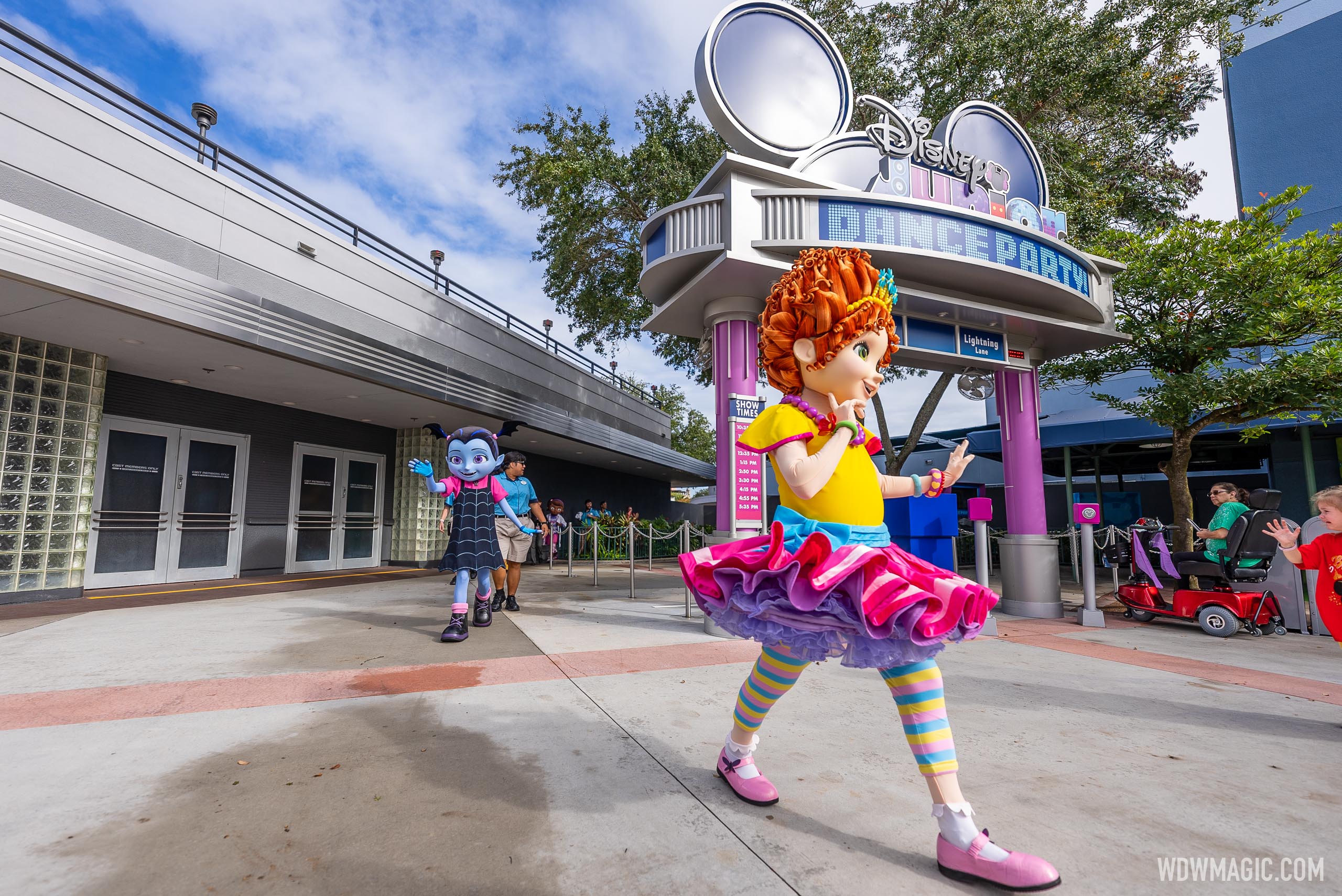 Disney Junior meet and greet in Animation Courtyard - Photo 2 of 8