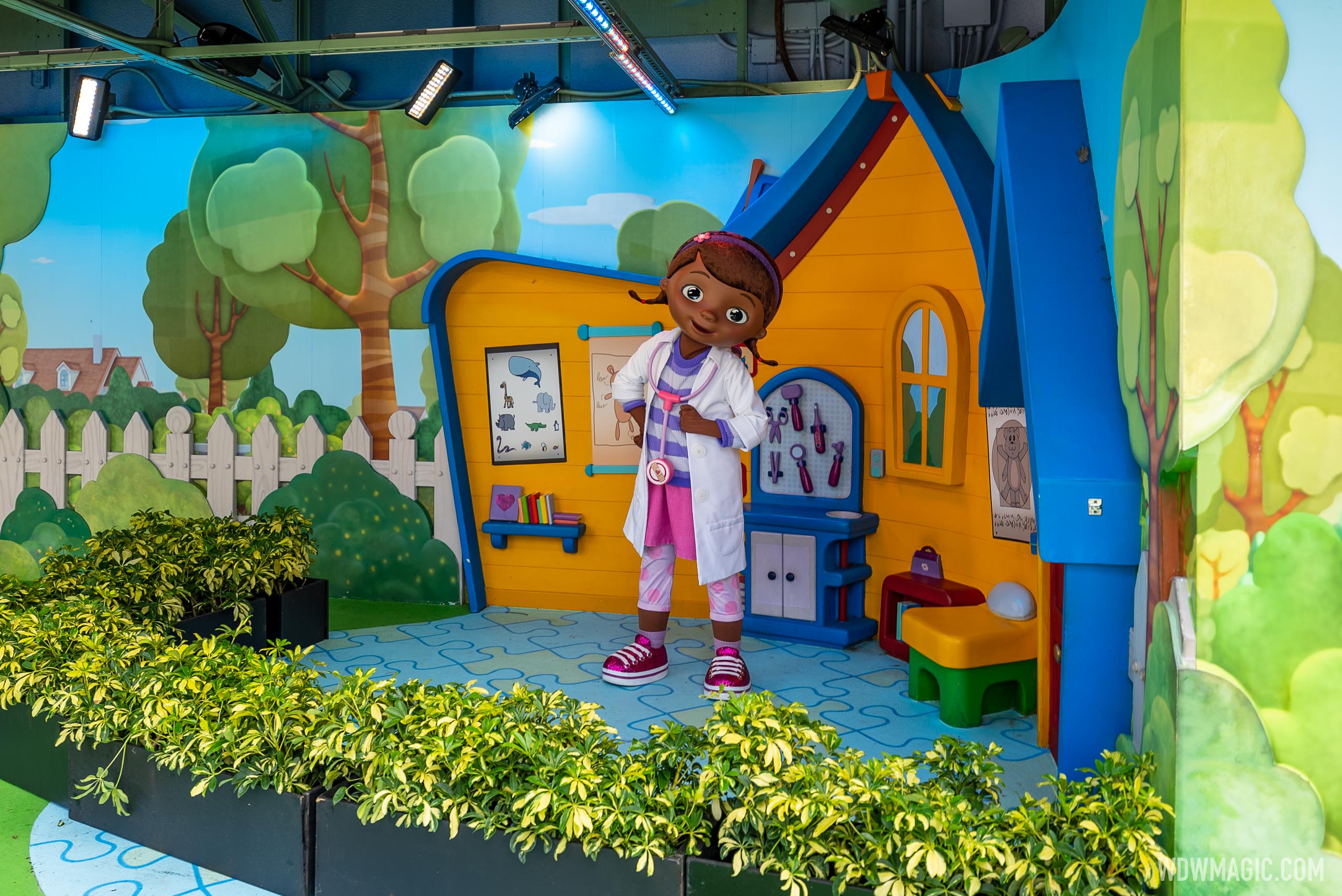 Disney Junior meet and greet in Animation Courtyard - Photo 4 of 8