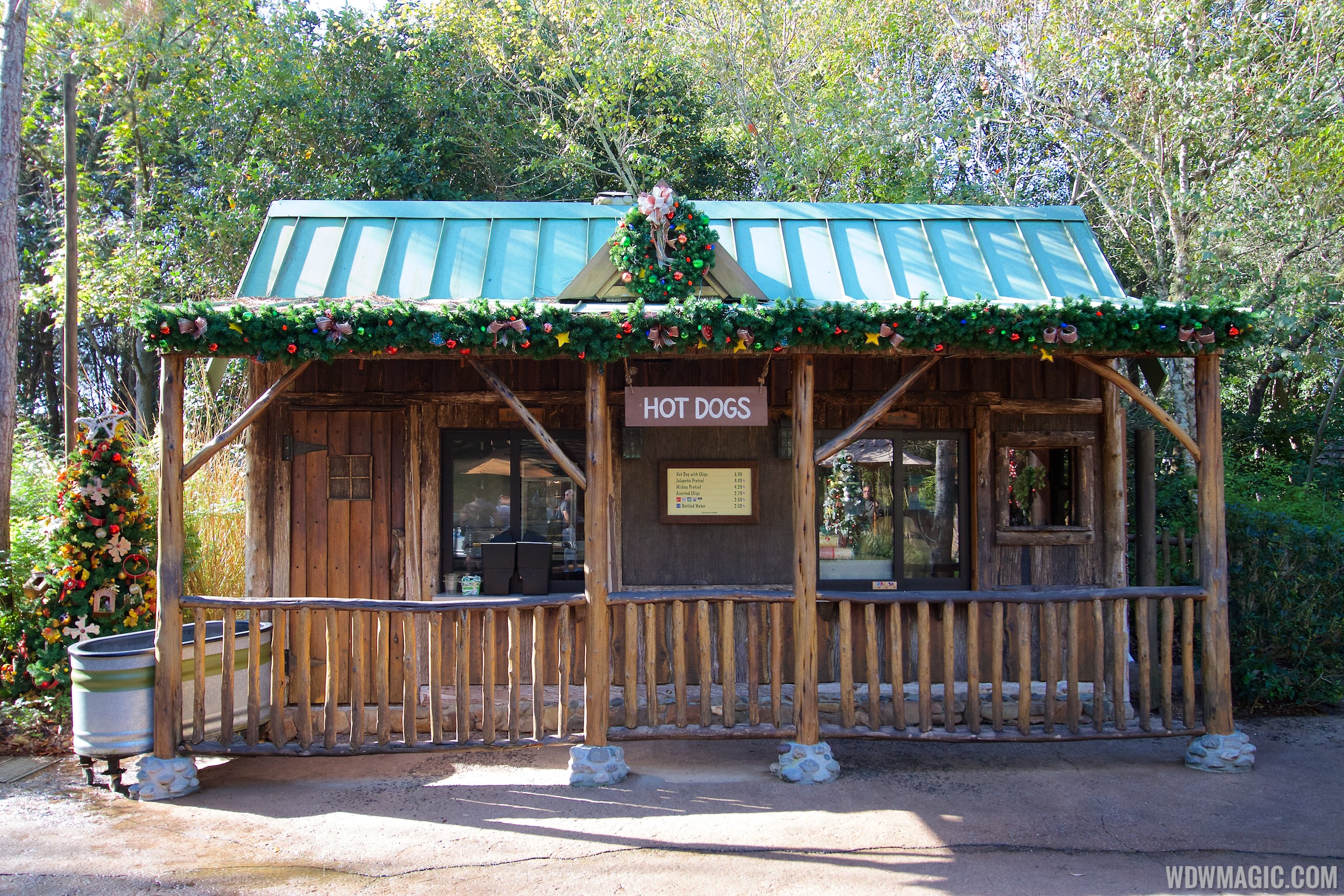 PHOTOS and VIDEO - A final walk through Camp Minnie-Mickey
