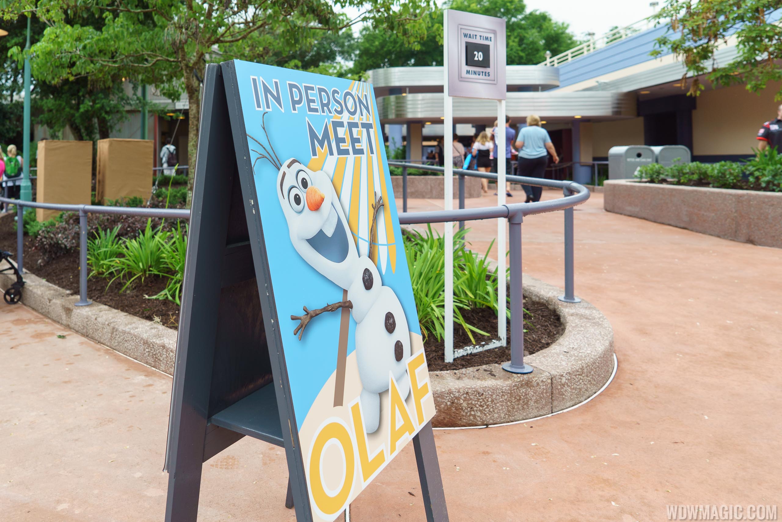 PHOTOS - Meet Olaf in the new Celebrity Spotlight at Disney's Hollywood ...