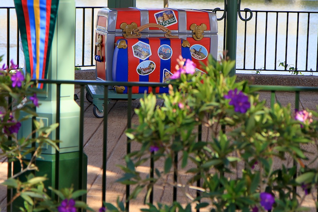 Full photo coverage of the very first appearance and welcoming ceremony ...