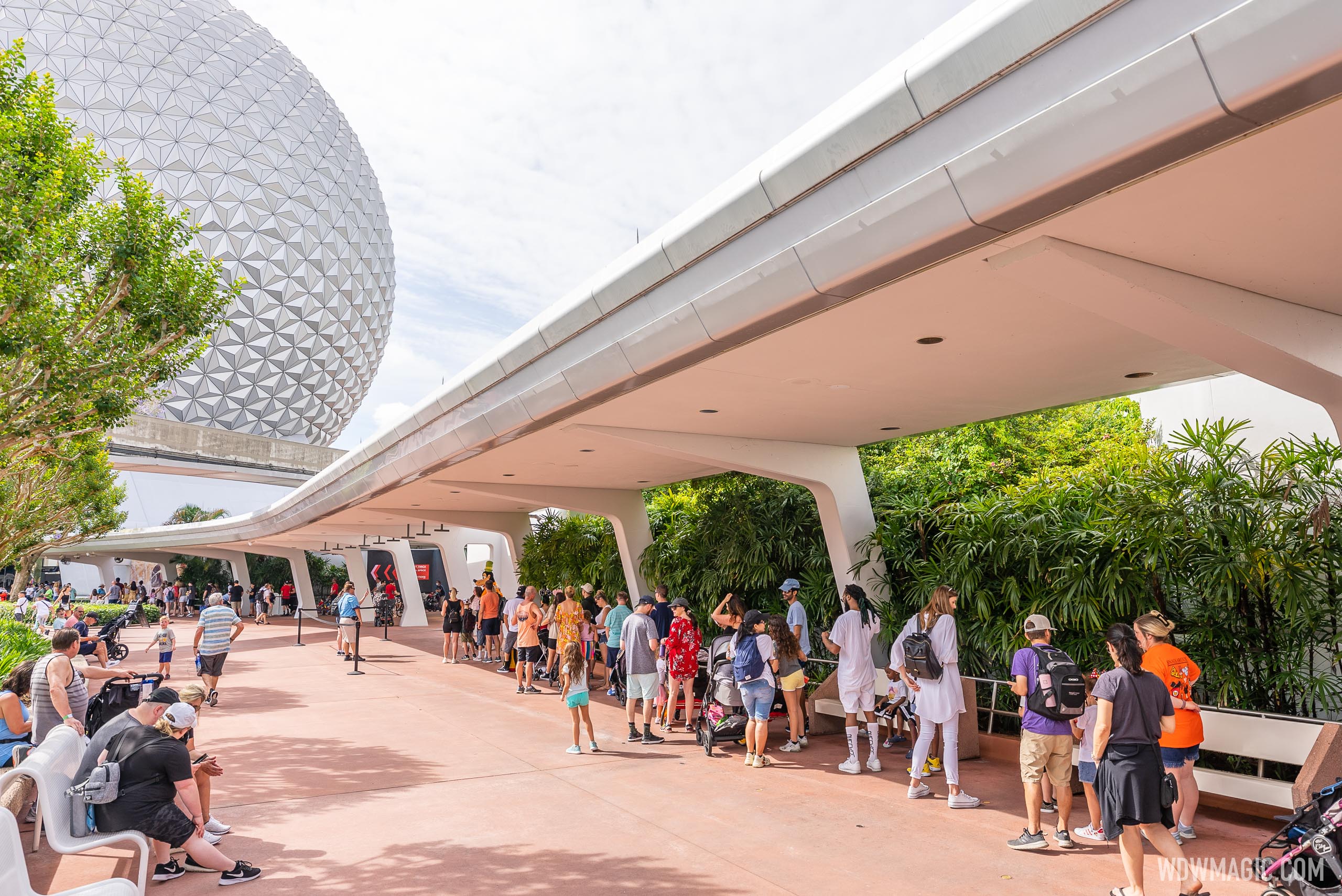 Hugs return to Character Meet and Greets at EPCOT - Photo 2 of 7