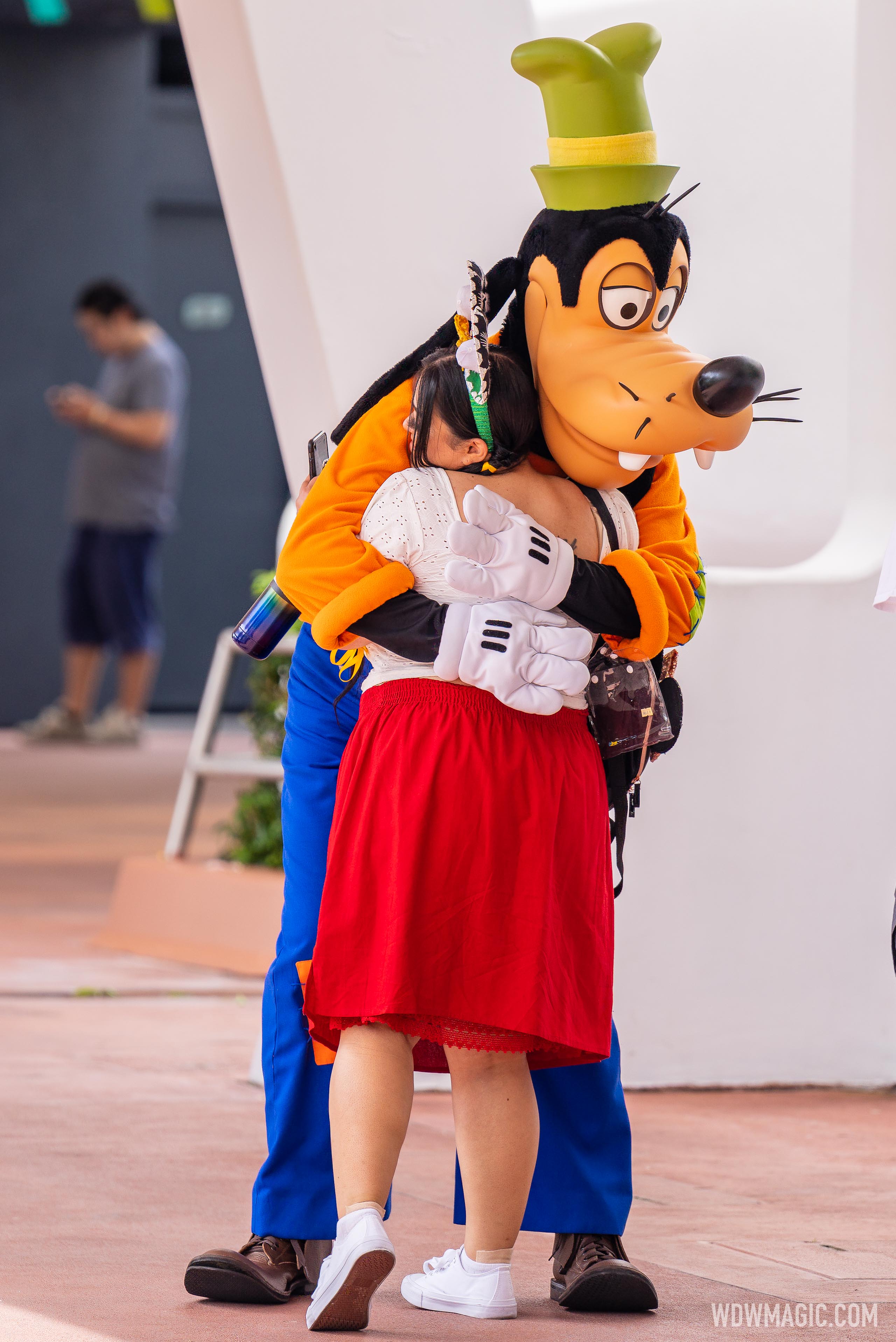 Hugs return to Character Meet and Greets at EPCOT - Photo 3 of 7