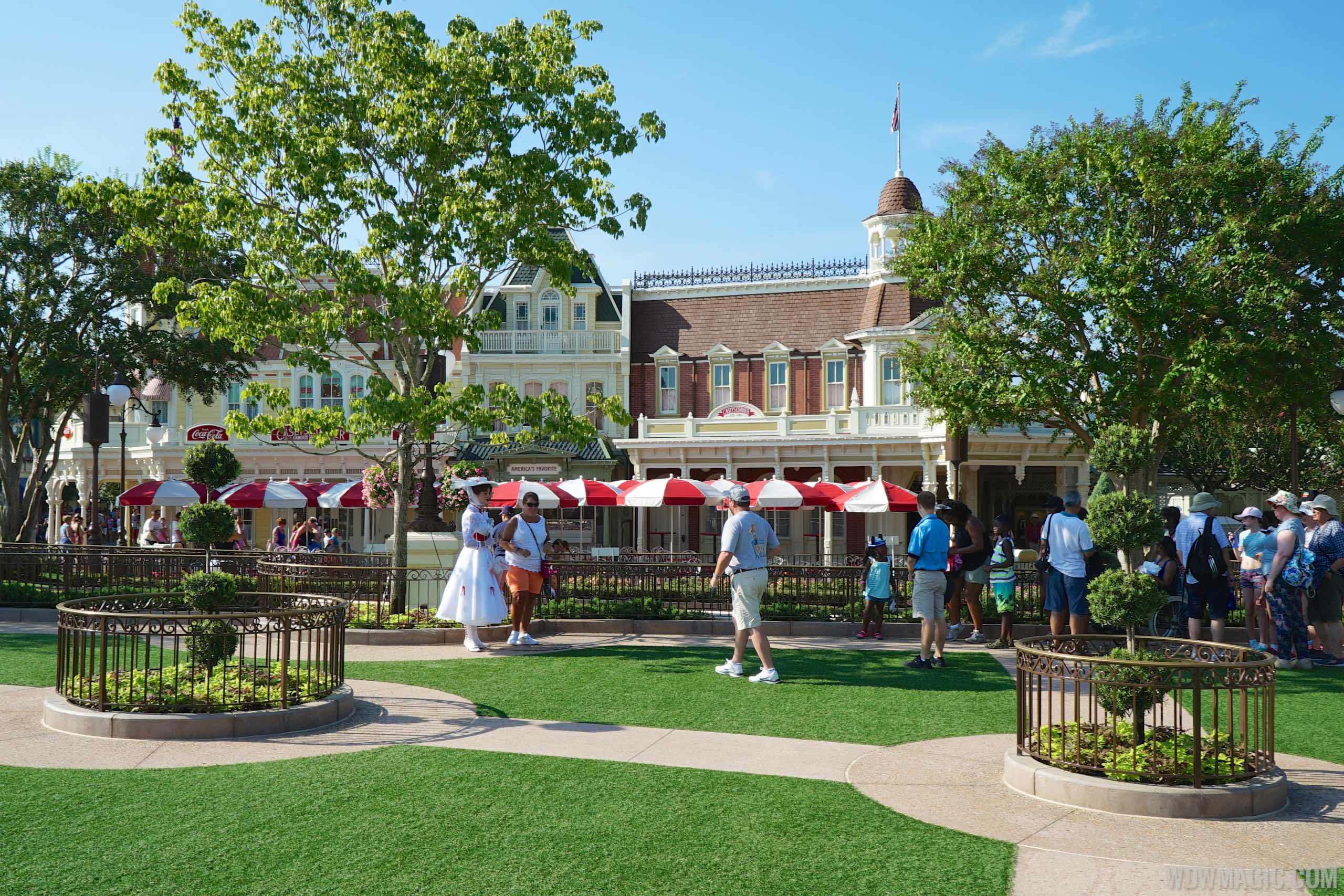 PHOTOS - Meet Mary Poppins in the new Main Street Plaza Gardens at the ...