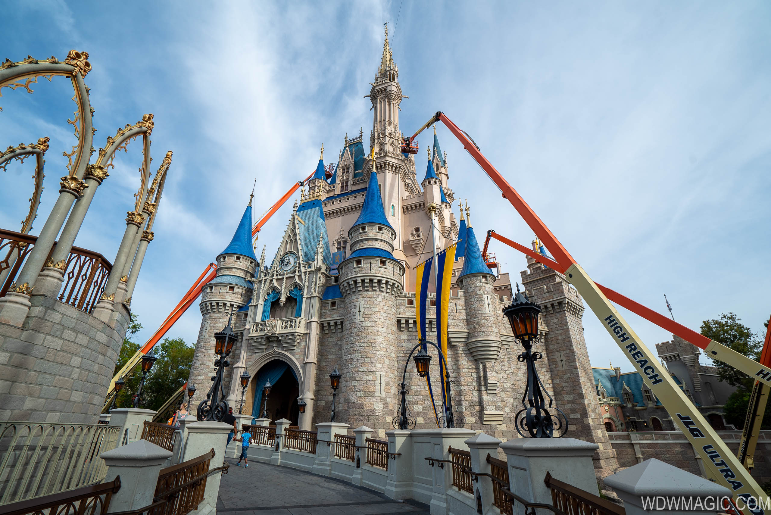 Cinderella Castle painting - March 12 2020 - Photo 4 of 10