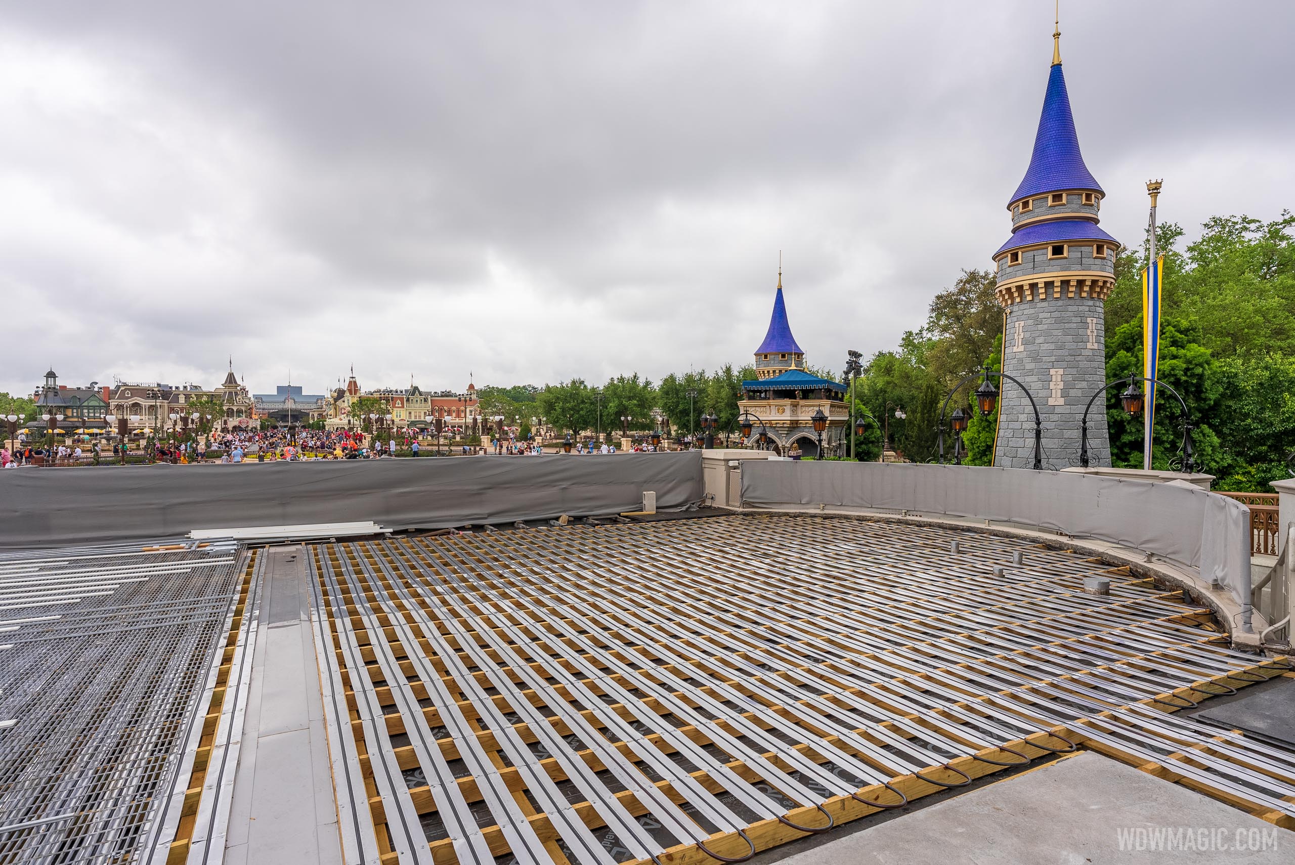 Cinderella Castle stage refurbishment - March 29 2021 - Photo 3 of 6