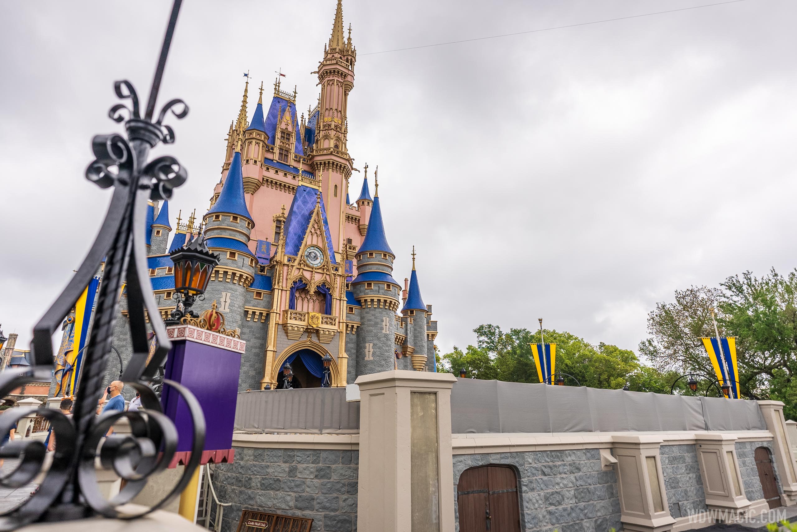 Cinderella Castle stage refurbishment - March 29 2021 - Photo 4 of 6