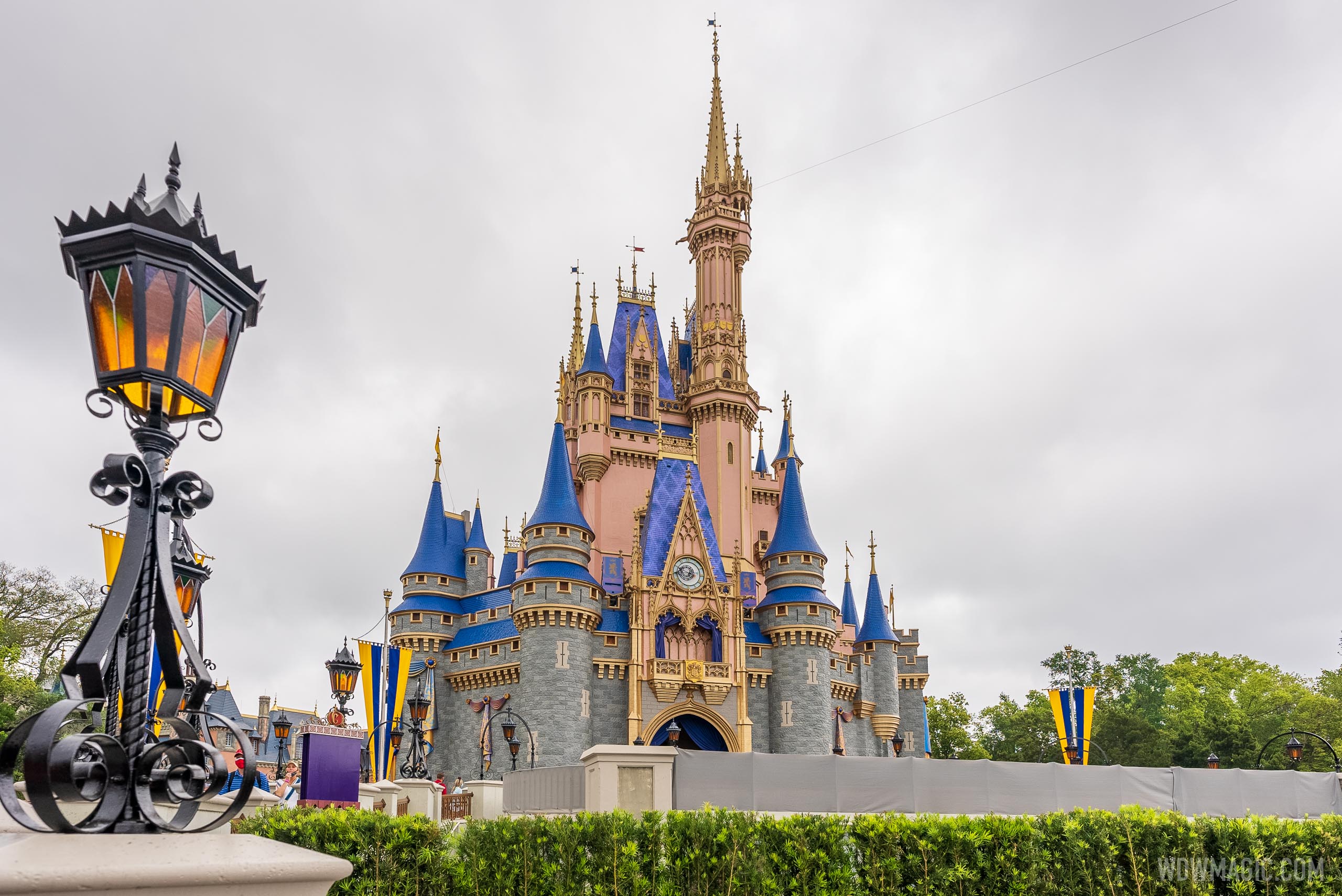 Cinderella Castle stage refurbishment - March 29 2021 - Photo 5 of 6