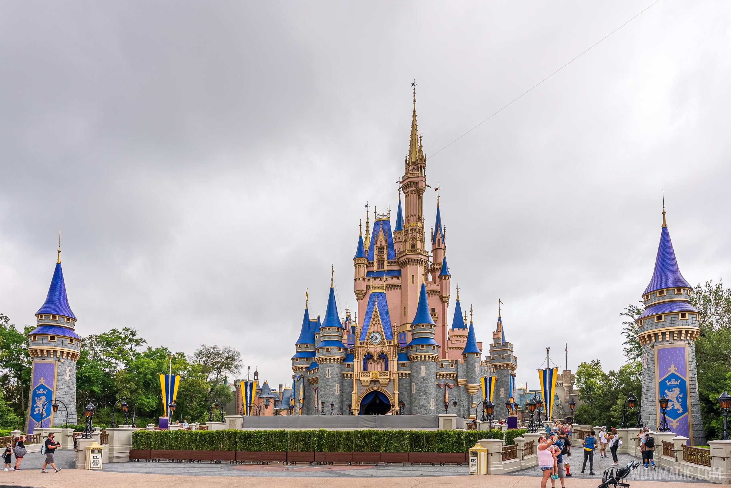 Cinderella Castle stage refurbishment - March 29 2021 - Photo 6 of 6