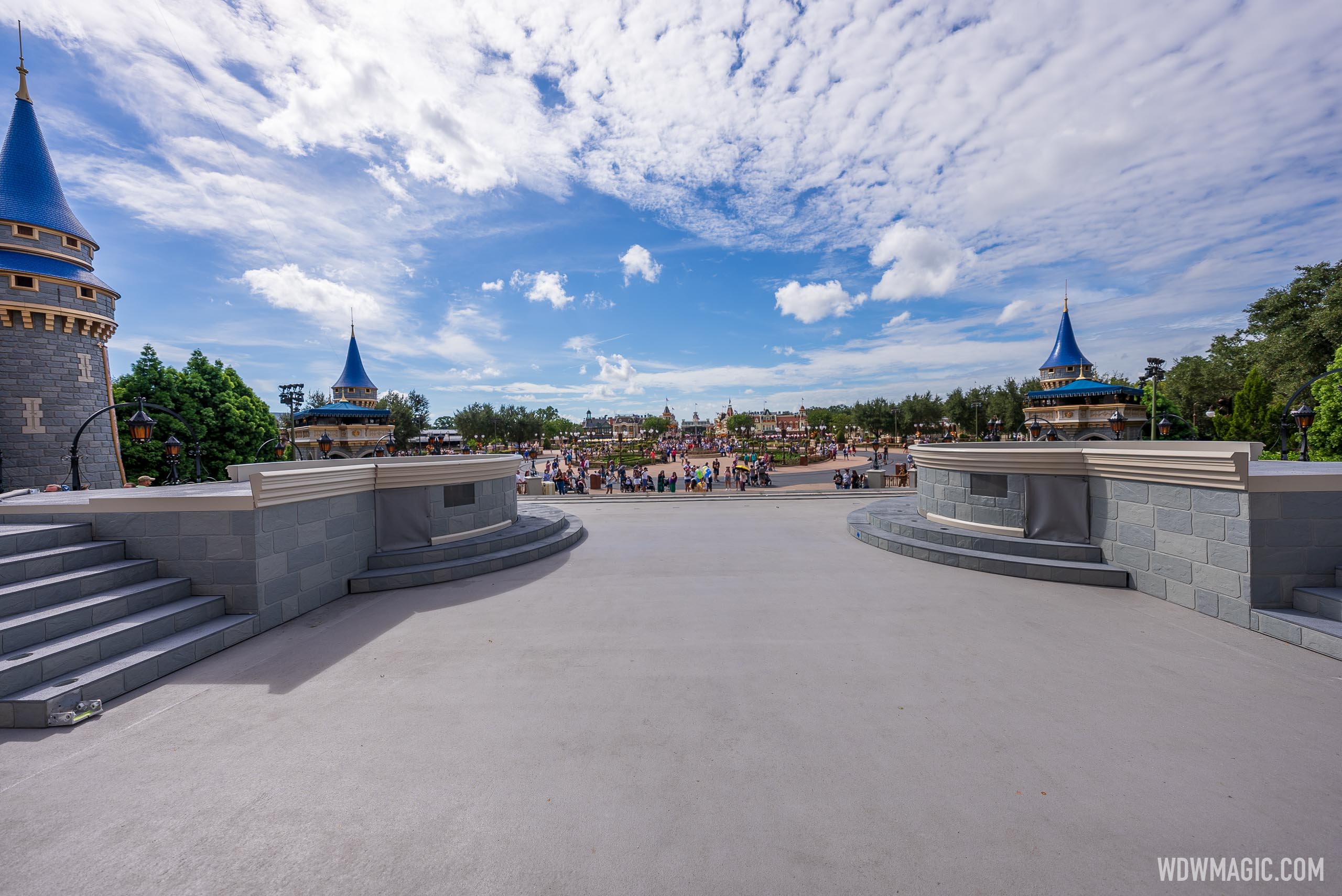 Platforms at Cinderella Castle stage - Photo 7 of 9