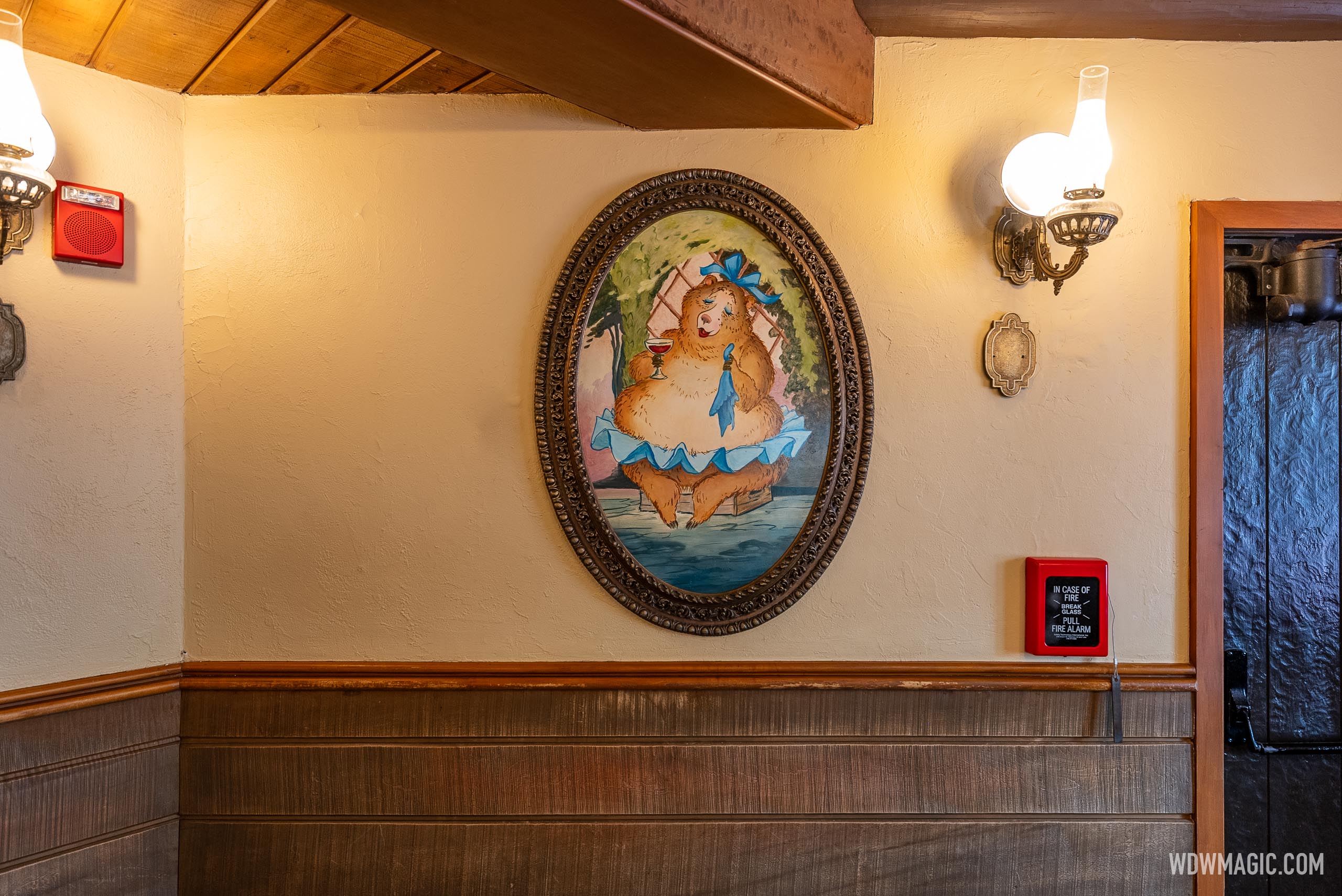 Country Bear Jamboree Grizzly Hall - Photo 9 of 11