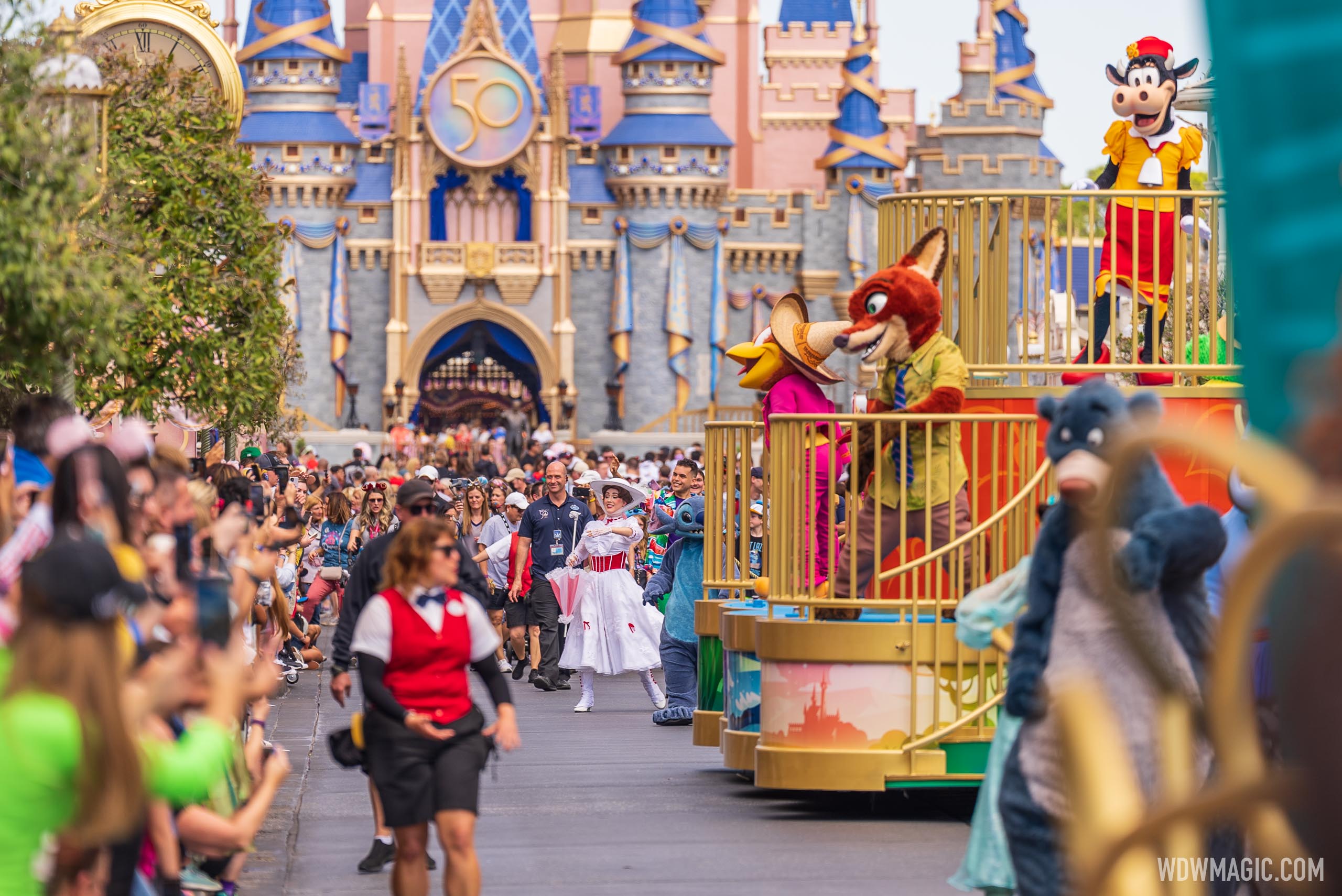 Disney Adventure Friends Cavalcade opening performance - Photo 15 of 20