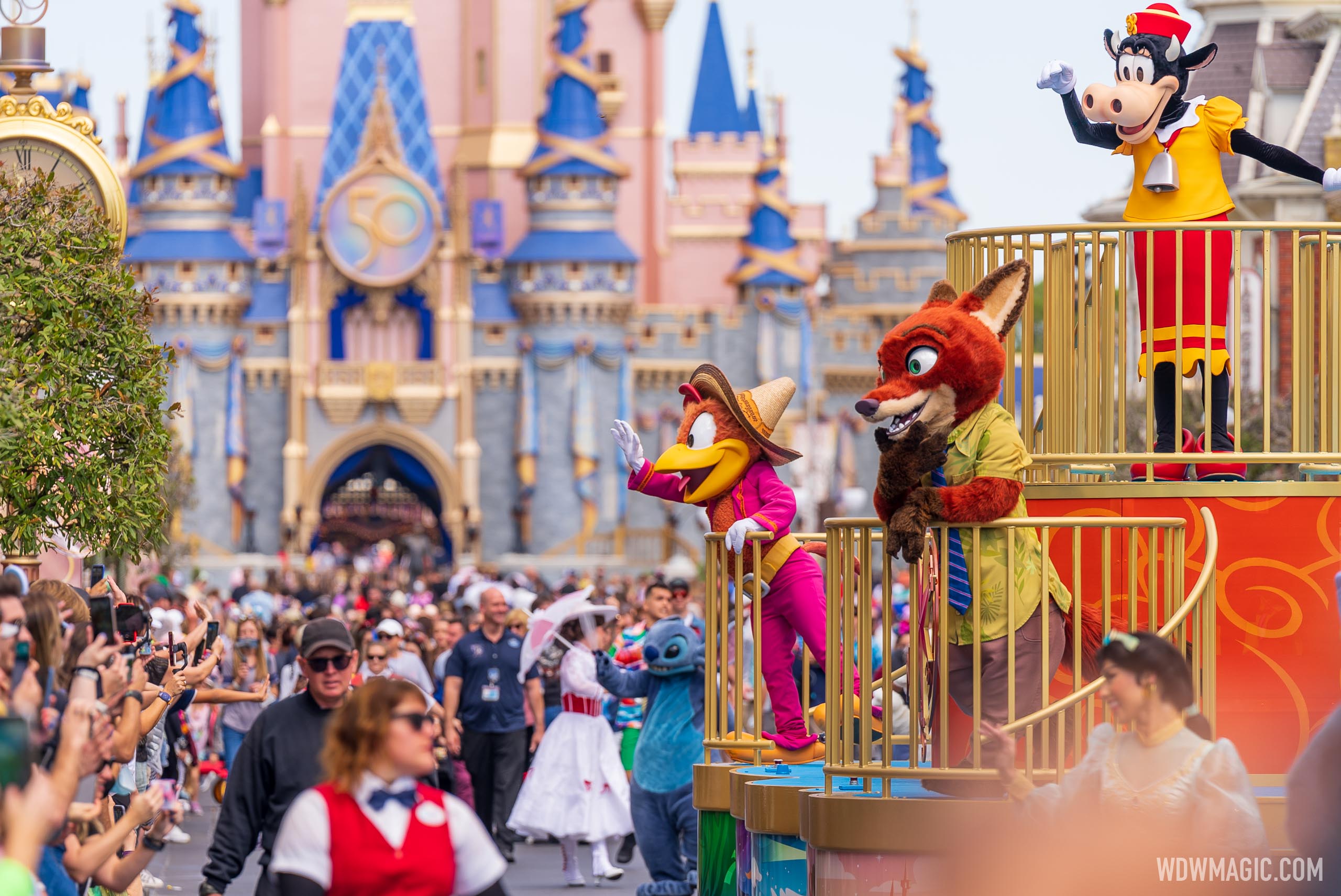 Disney Adventure Friends Cavalcade opening performance - Photo 16 of 20