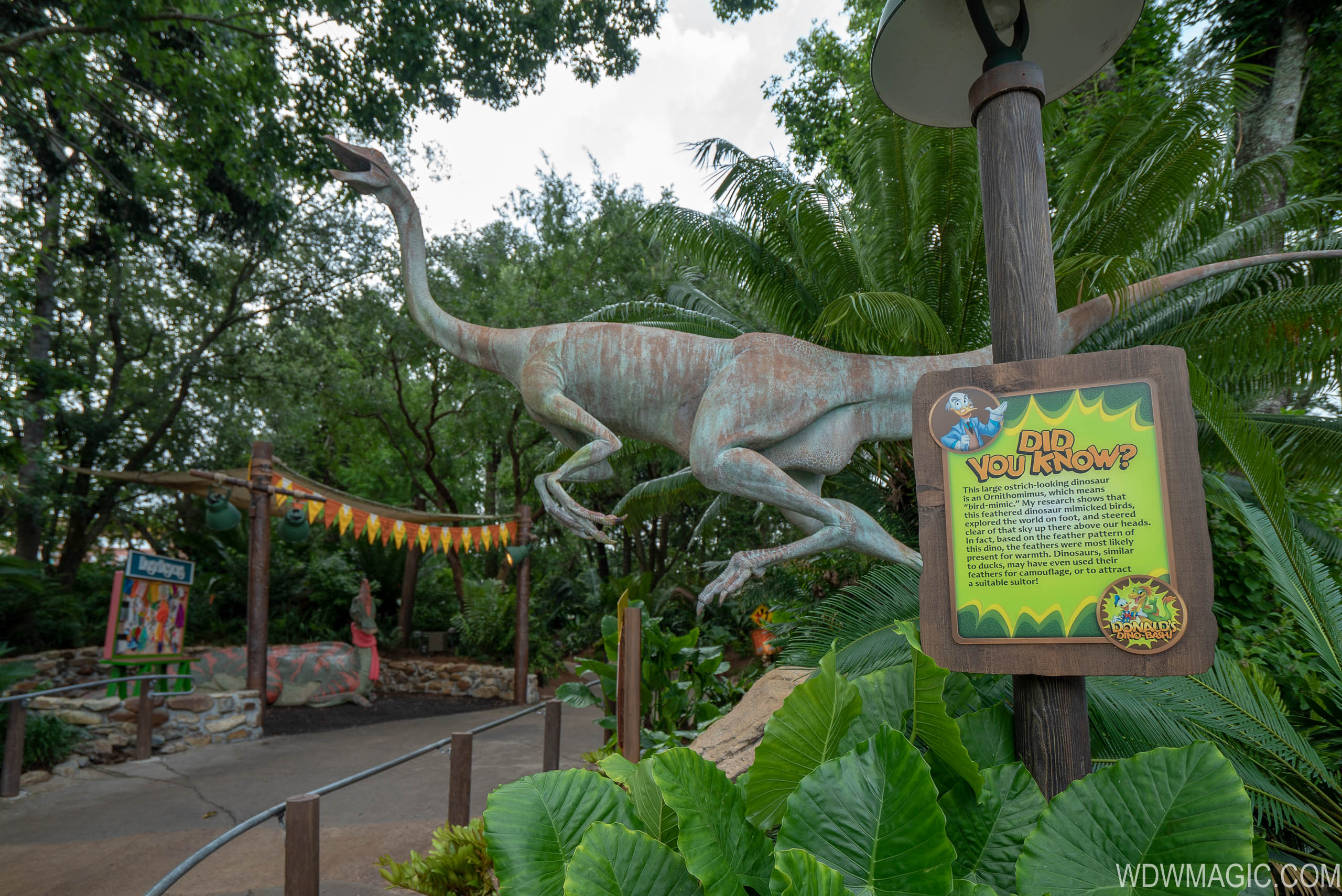 PHOTOS - Donald's Dino-Bash! brings new meet and greets and dance party ...