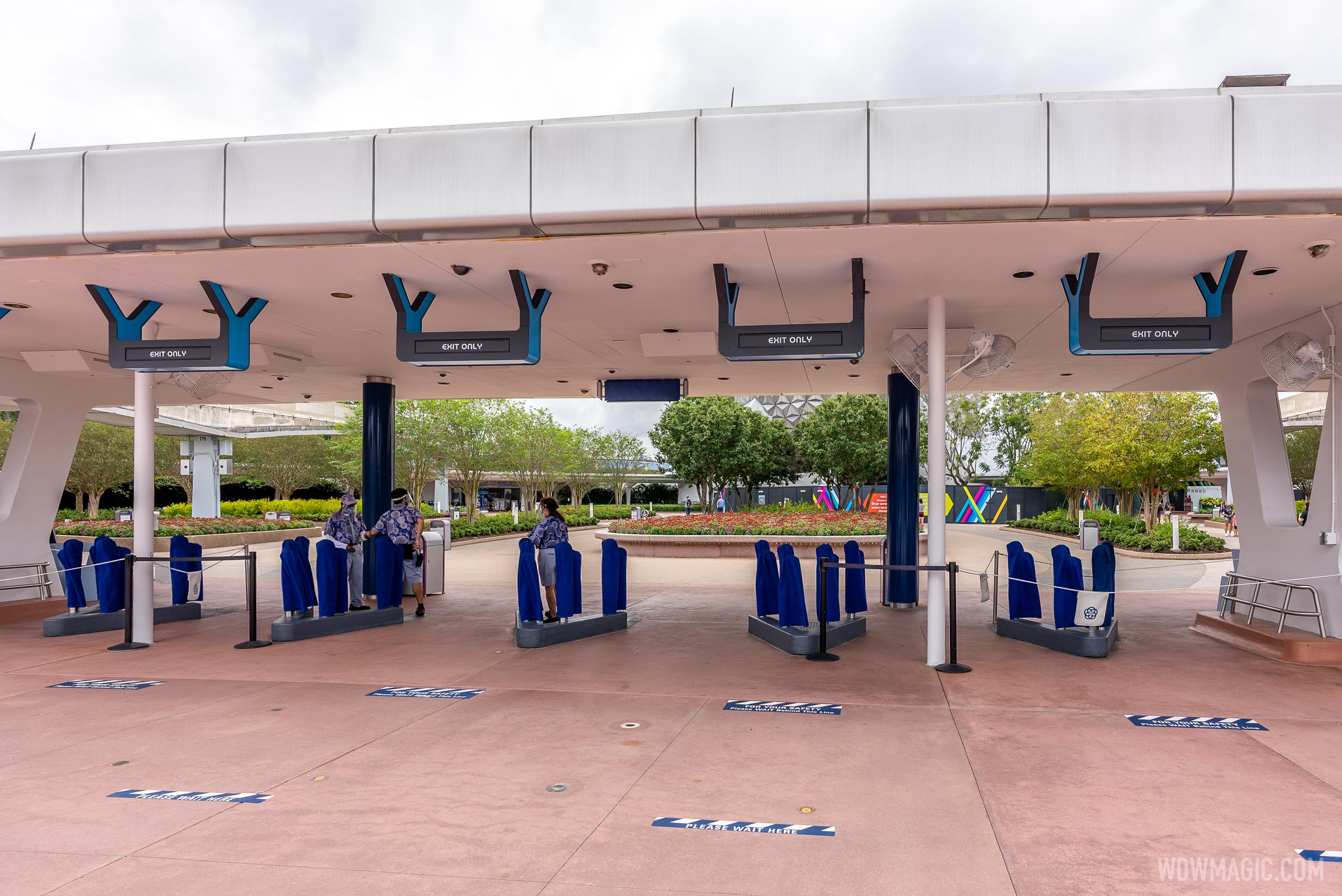 EPCOT's new tapstyle entrance signs - Photo 1 of 5