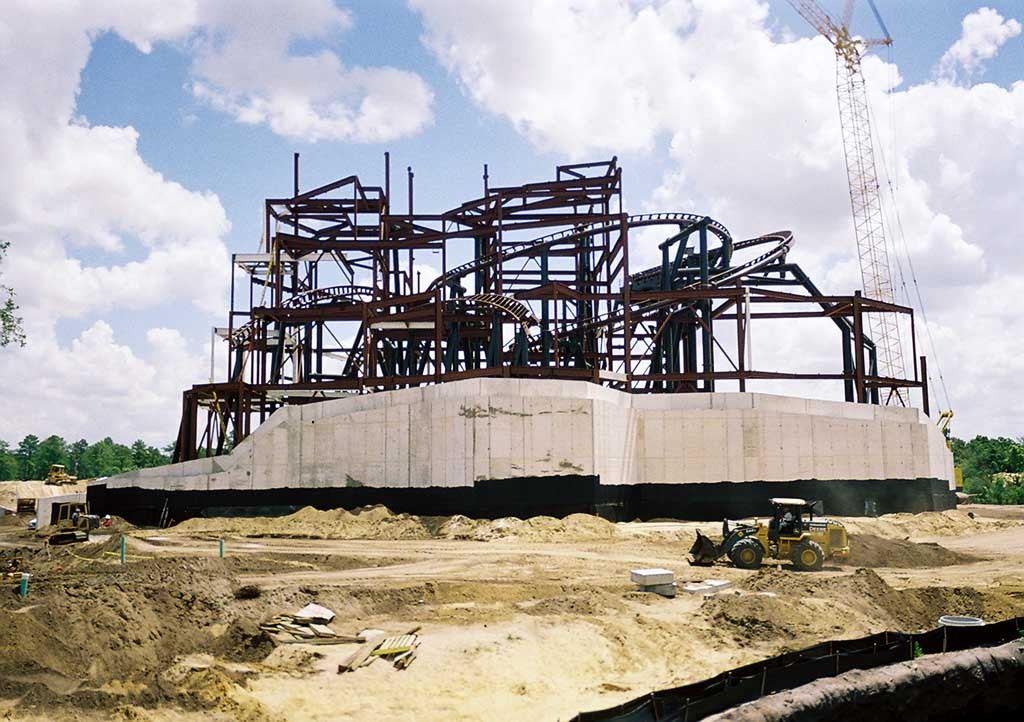 Expedition Everest construction - Photo 1 of 2
