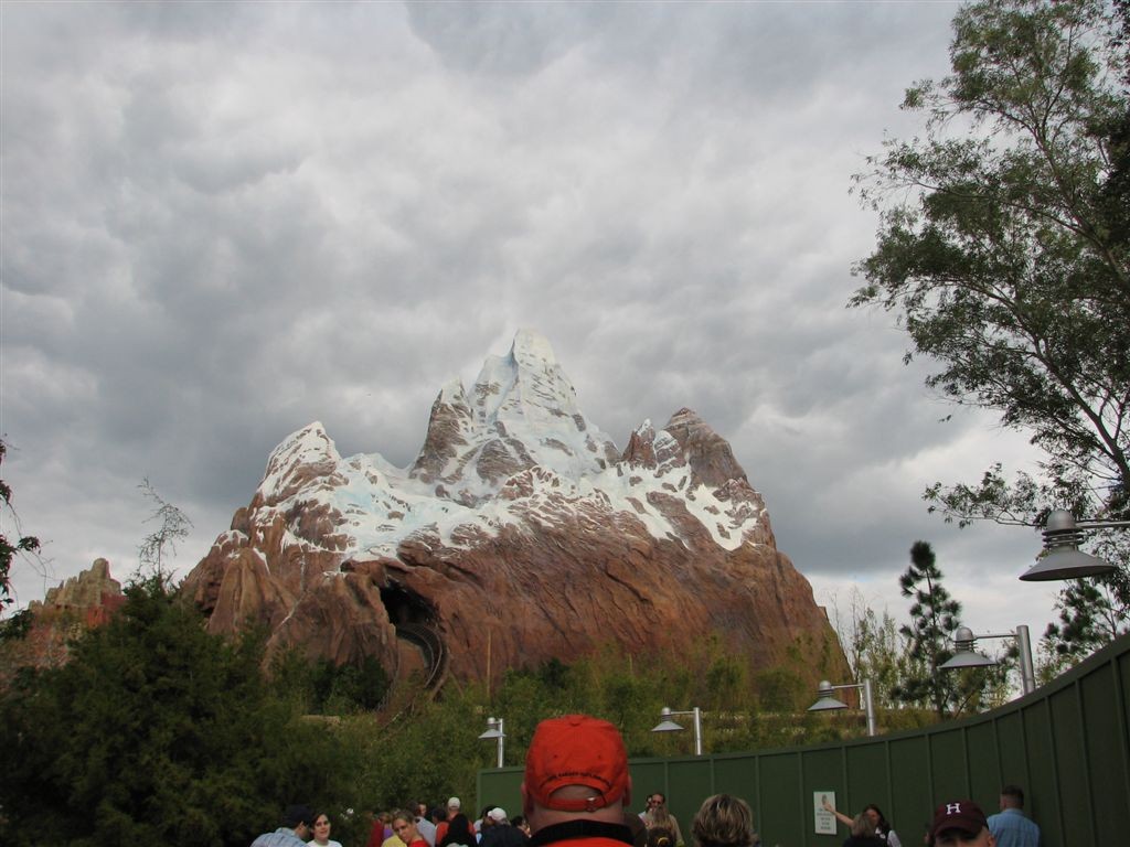 Expedition Everest queue area preview - Photo 3 of 47