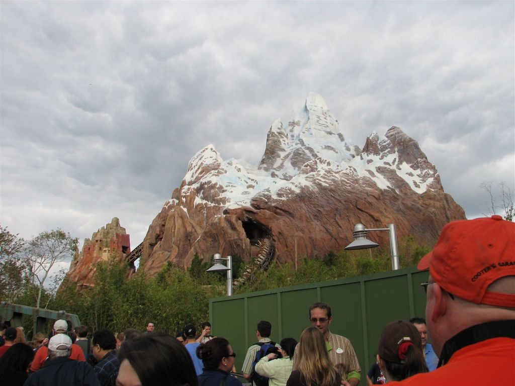 Expedition Everest queue area preview - Photo 4 of 47
