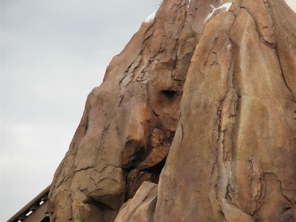 Expedition Everest queue area preview - Photo 5 of 47