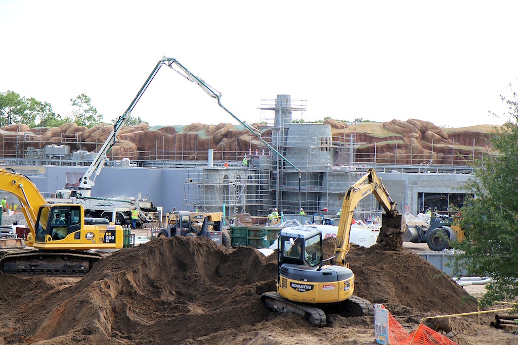 PHOTOS - Fantasyland construction site update
