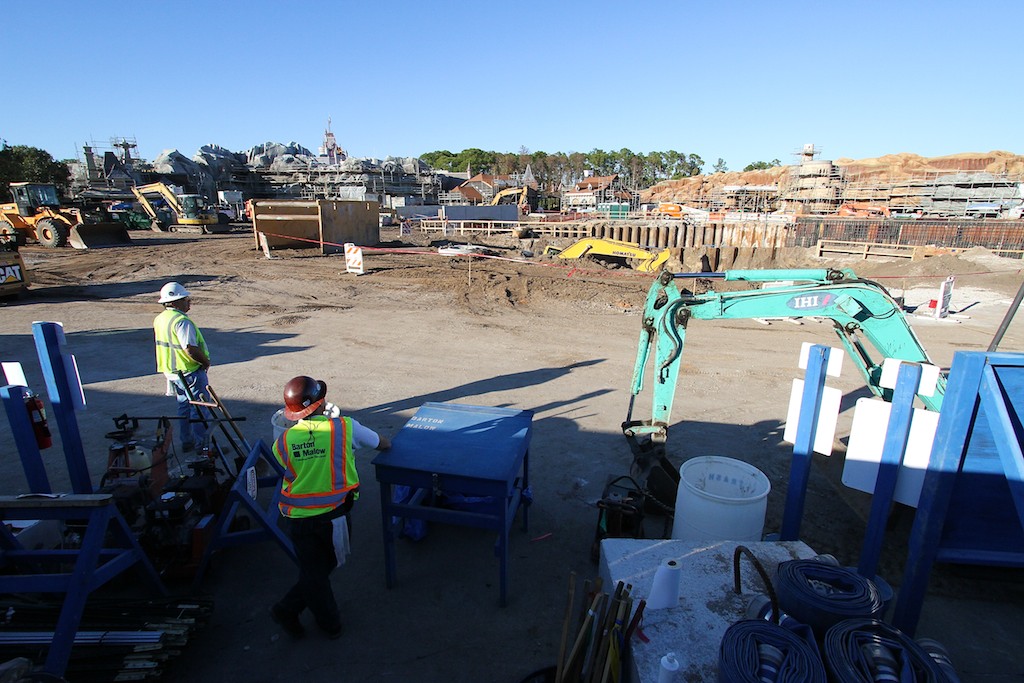 Full construction site - Photo 4 of 5