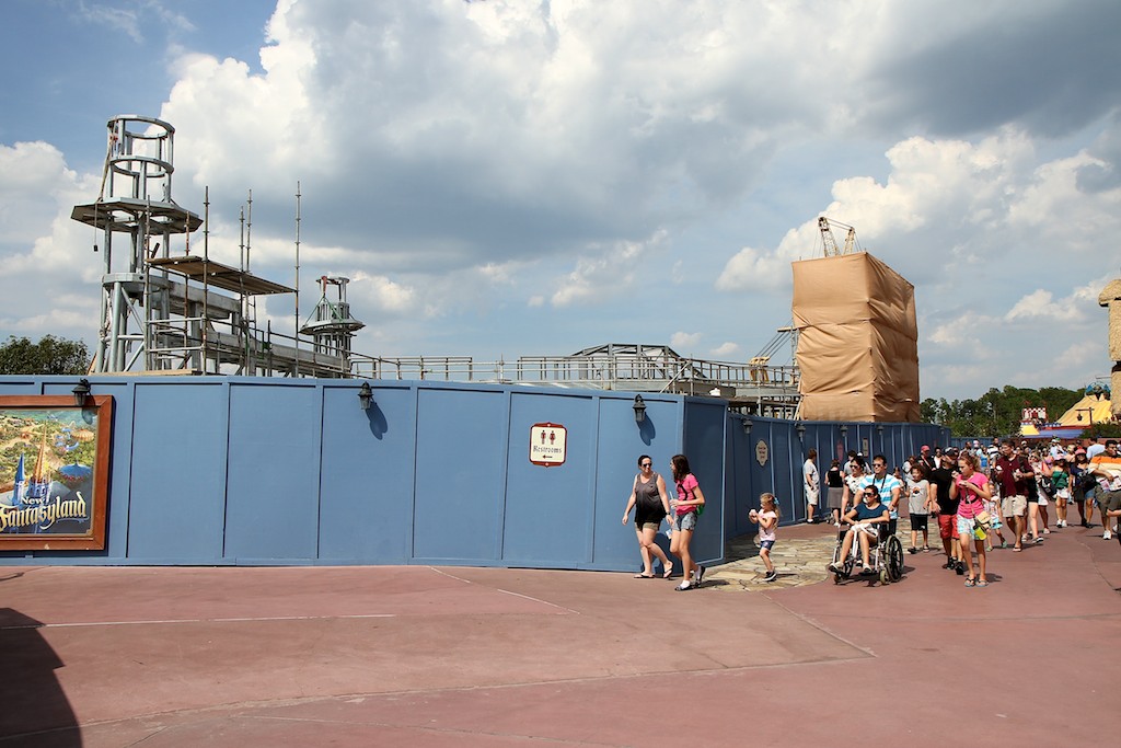 PHOTOS - Latest look at the Fantasyland construction site