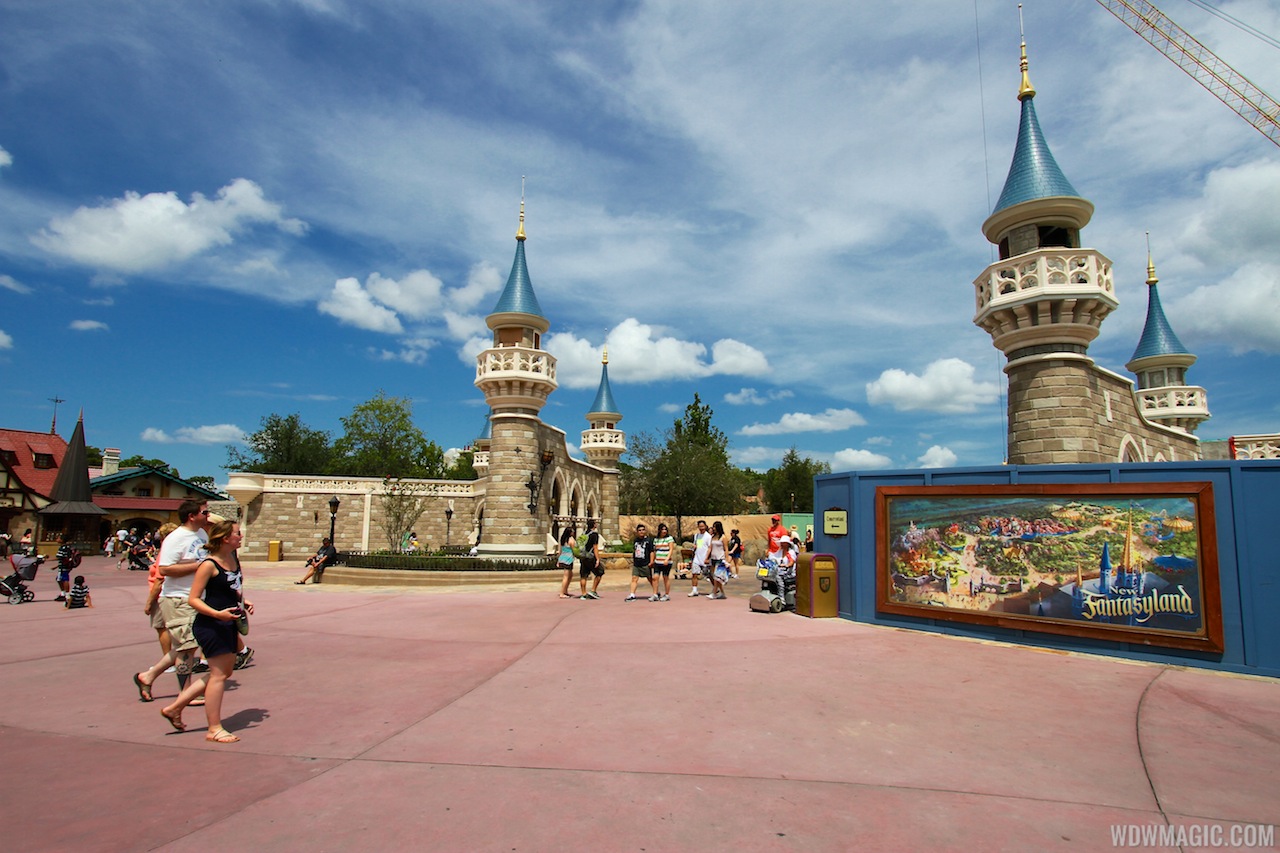 Fantasyland Enchanted Forest castle wall - Photo 2 of 27