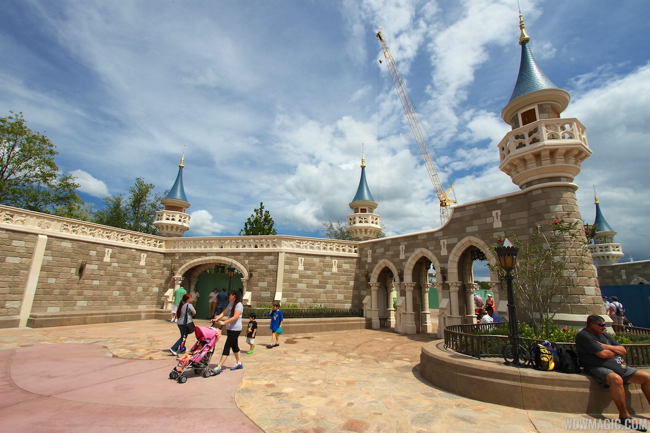 Fantasyland Enchanted Forest castle wall - Photo 3 of 27