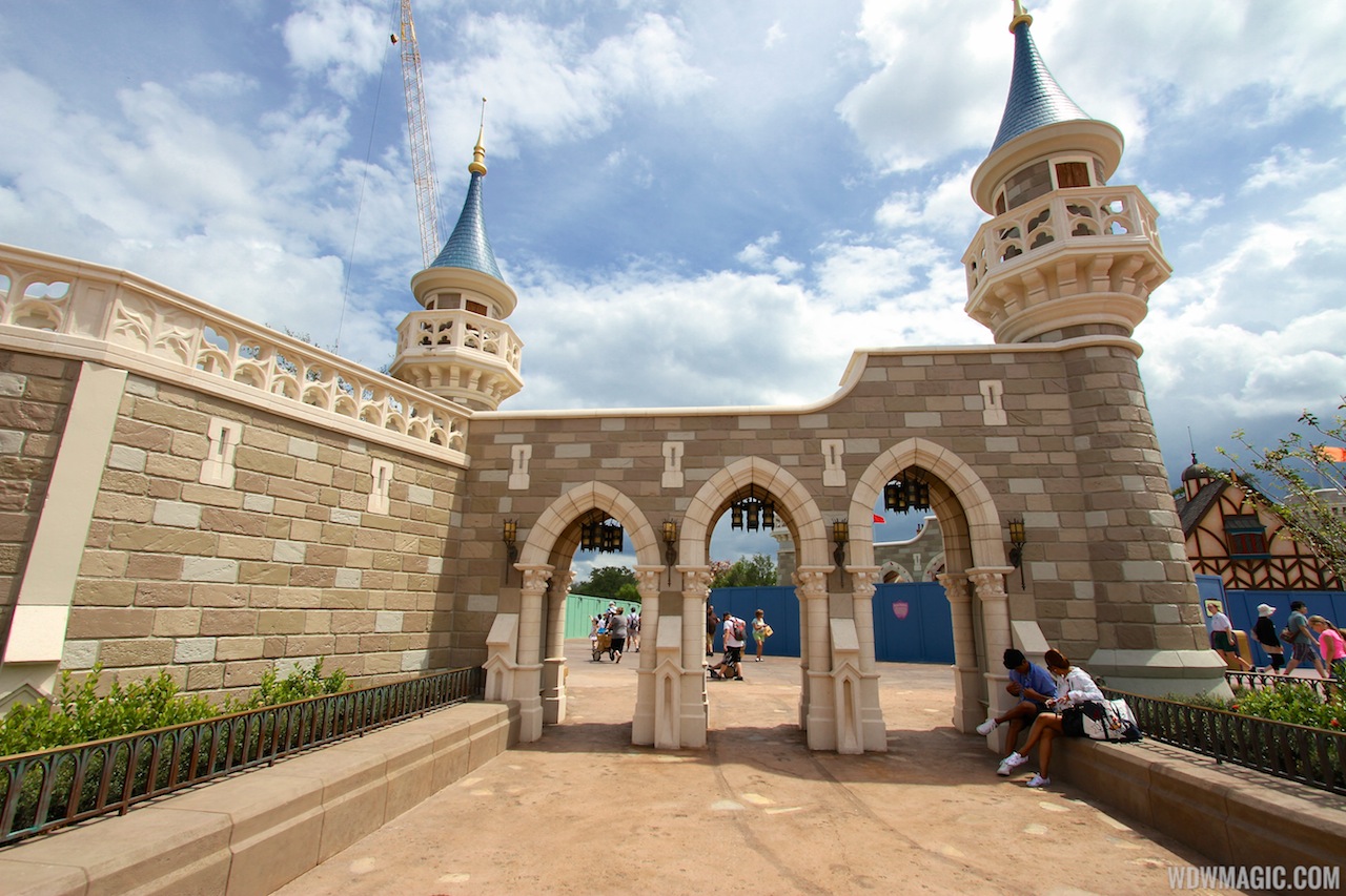 Fantasyland Enchanted Forest castle wall - Photo 4 of 27
