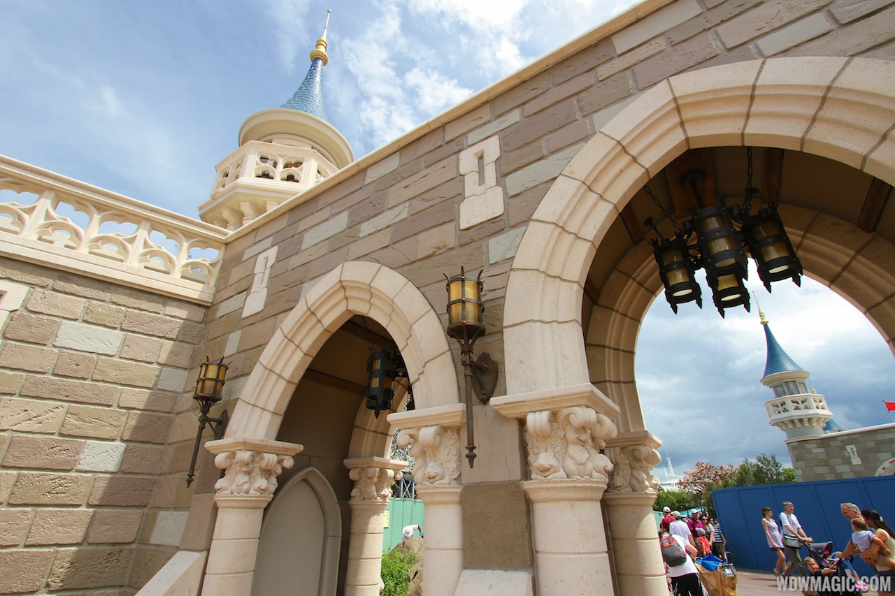 Fantasyland Enchanted Forest castle wall - Photo 6 of 27