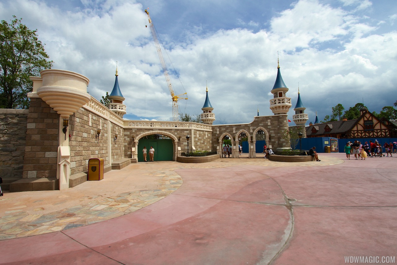Fantasyland Enchanted Forest castle wall - Photo 10 of 27