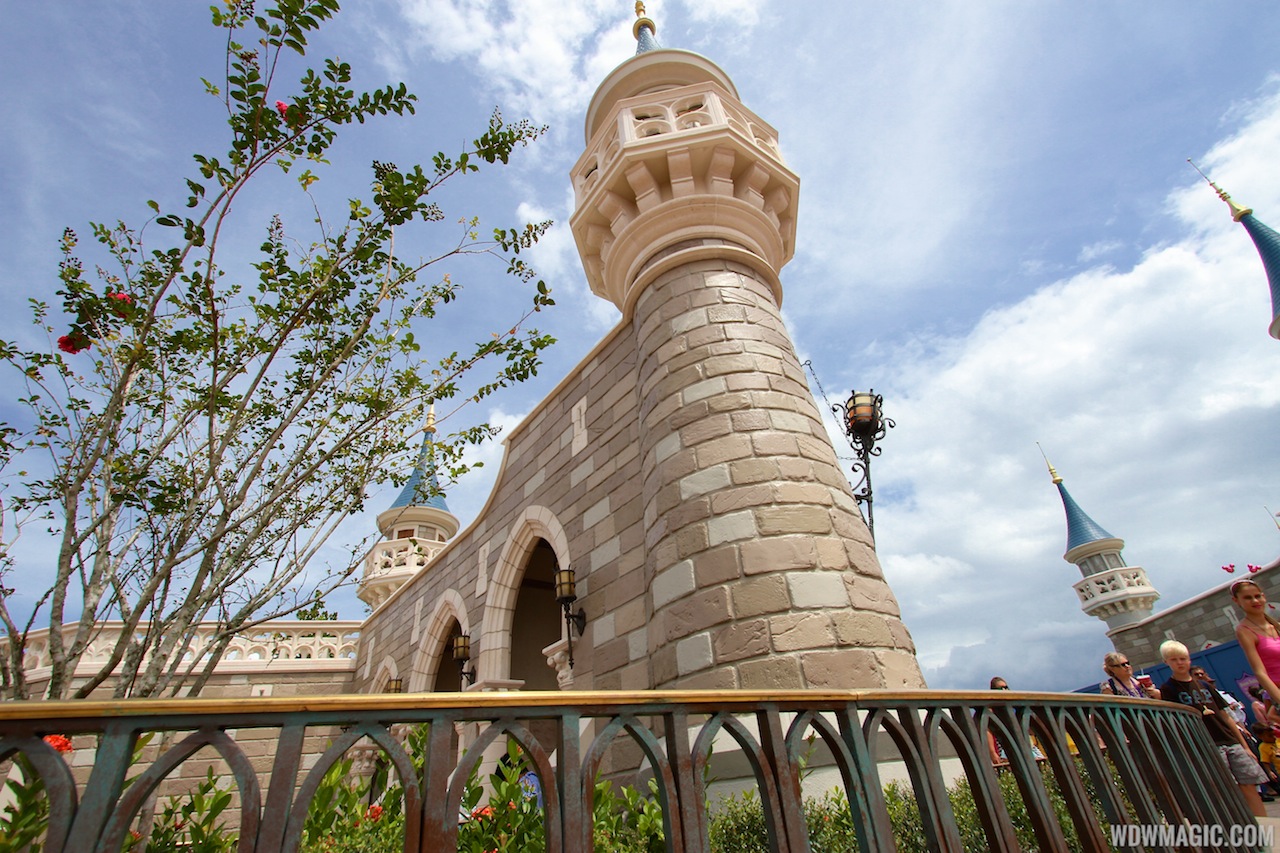Fantasyland Enchanted Forest castle wall - Photo 11 of 27