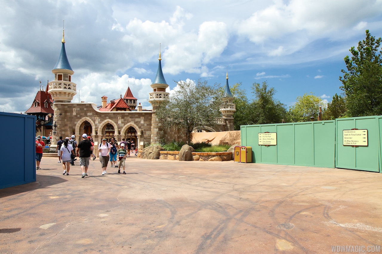 Fantasyland Enchanted Forest castle wall - Photo 25 of 27