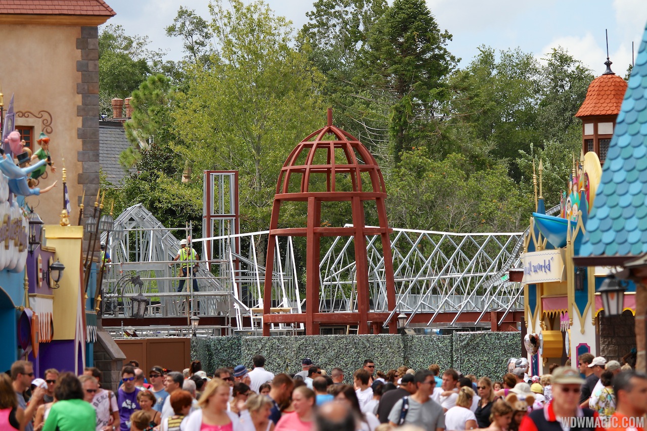 PHOTOS - Updated look at the new Fantasyland restroom construction