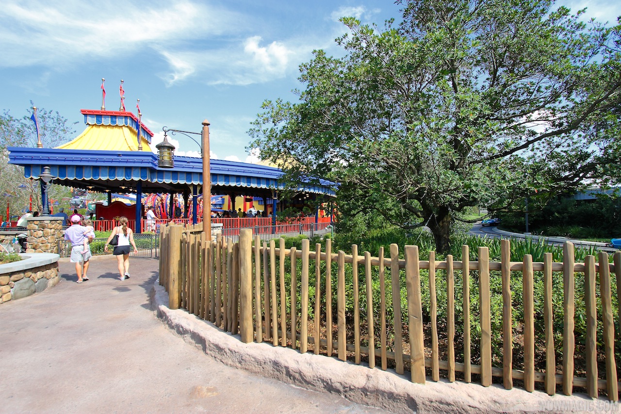 Storybook Circus to Tomorrowland fencing - Photo 4 of 4