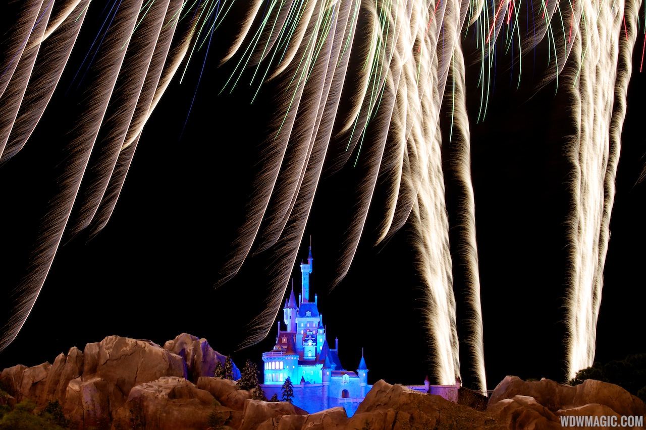 PHOTOS - An after-dark look at the new Fantasyland lighting schemes