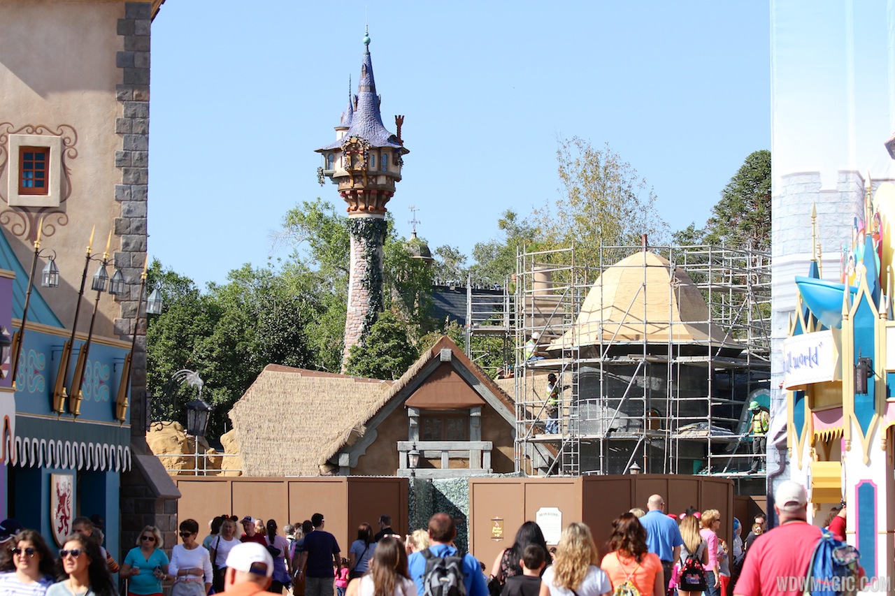 PHOTOS - The tower joins the new Fantasyland restroom area