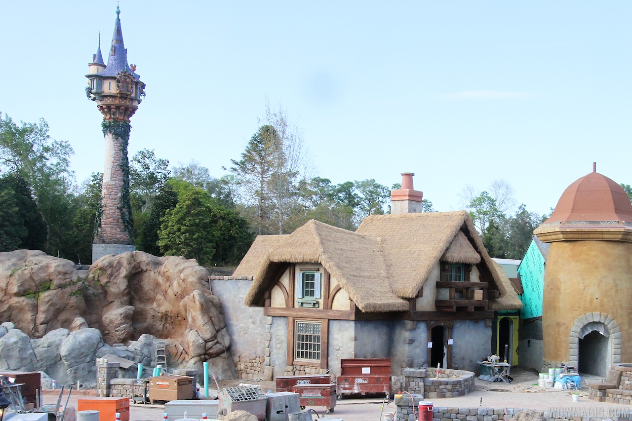 PHOTOS - Latest look at the Fantasyland restrom area construction