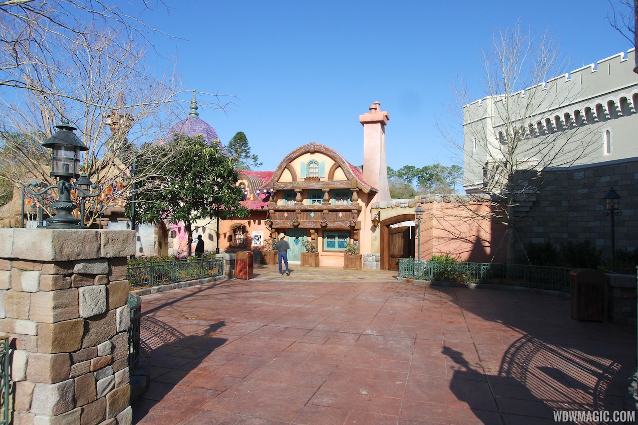 Tangled restroom area opening day - Photo 3 of 32