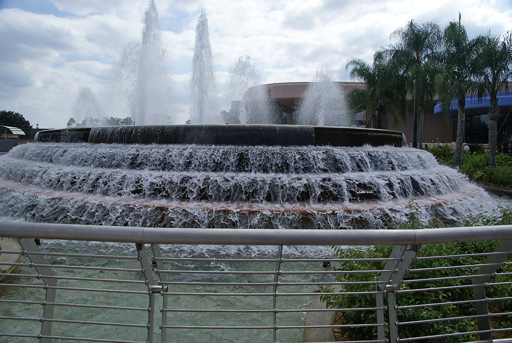 Fountain of Nations gets new-look railings