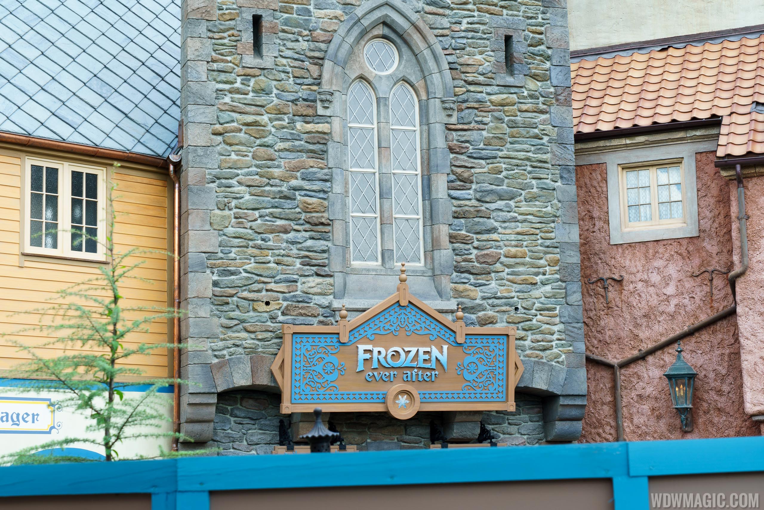 PHOTOS - Latest look at Frozen Ever After construction