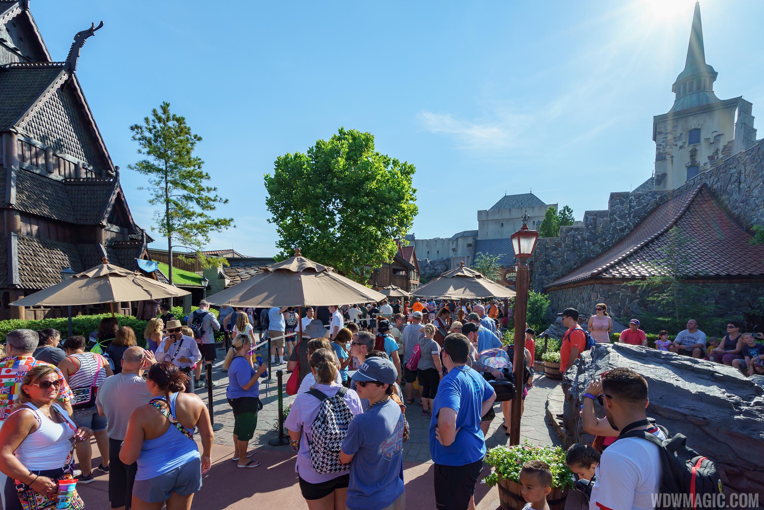 Frozen Ever After queue a week after opening - Photo 3 of 7