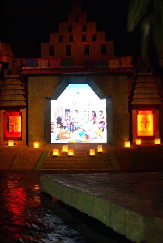 Gran Fiesta queue area and entry photos