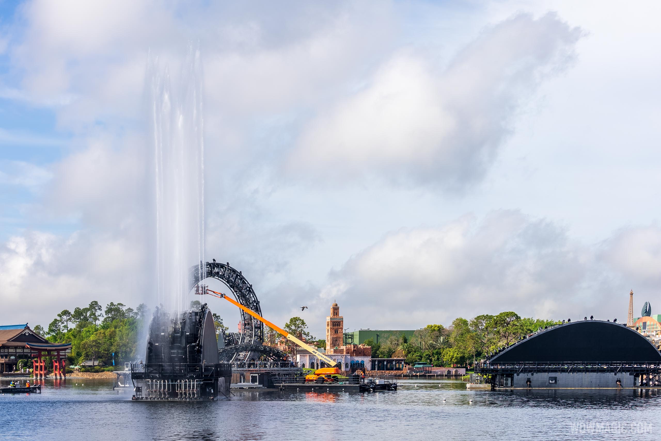 Harmonious Mexico barge fountain test and icon barge lighting test ...