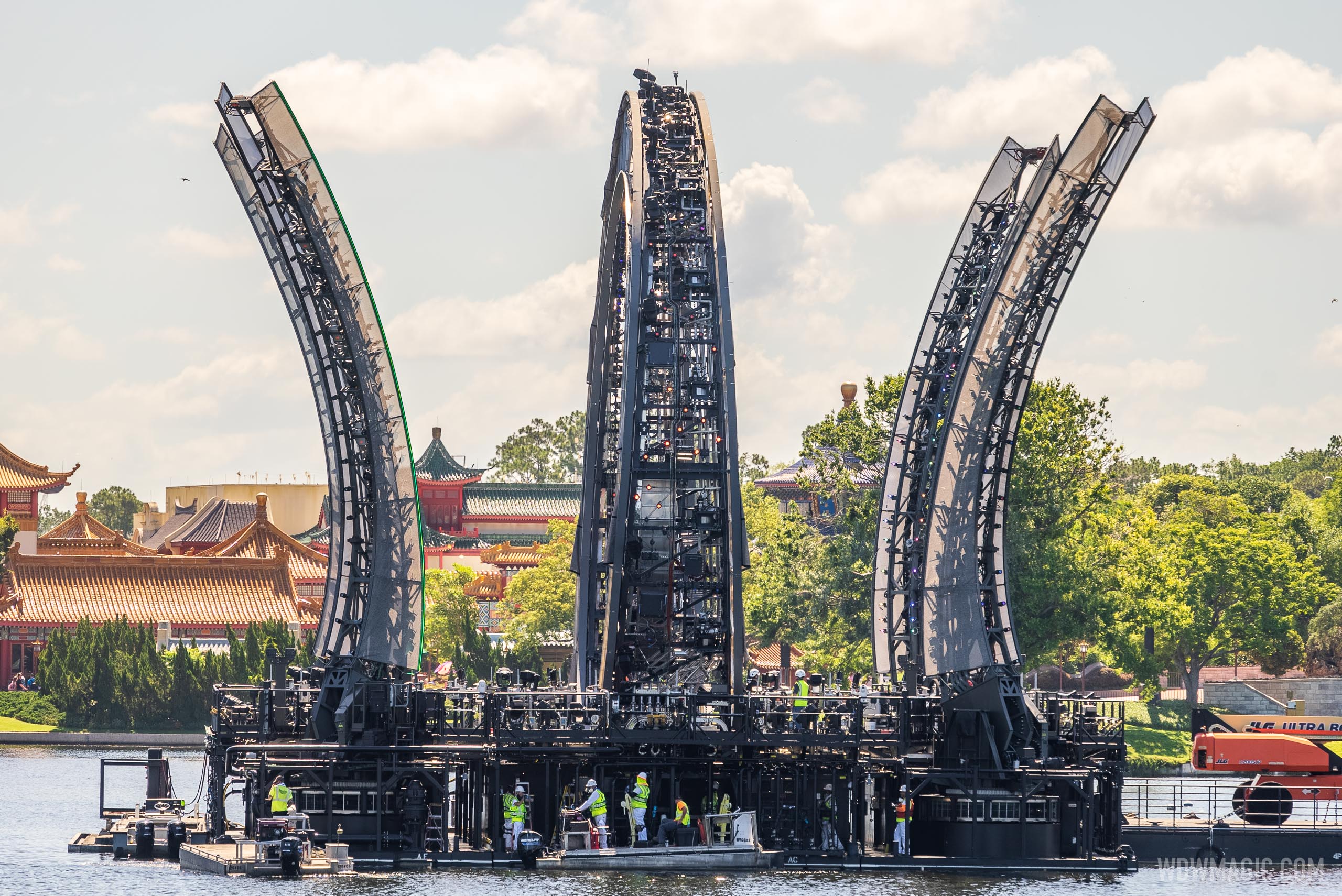 Harmonious icon barge lighting test - June 10 2021 - Photo 4 of 7