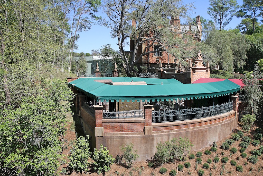PHOTOS - Latest look from this morning at the extended Haunted Mansion ...