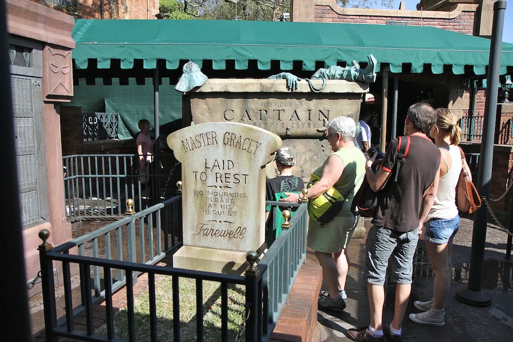 PHOTOS - New interactive Haunted Mansion queue opens for guest previews ...