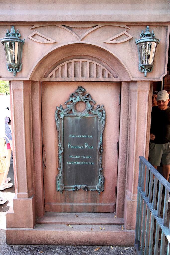PHOTOS - New interactive Haunted Mansion queue opens for guest previews ...