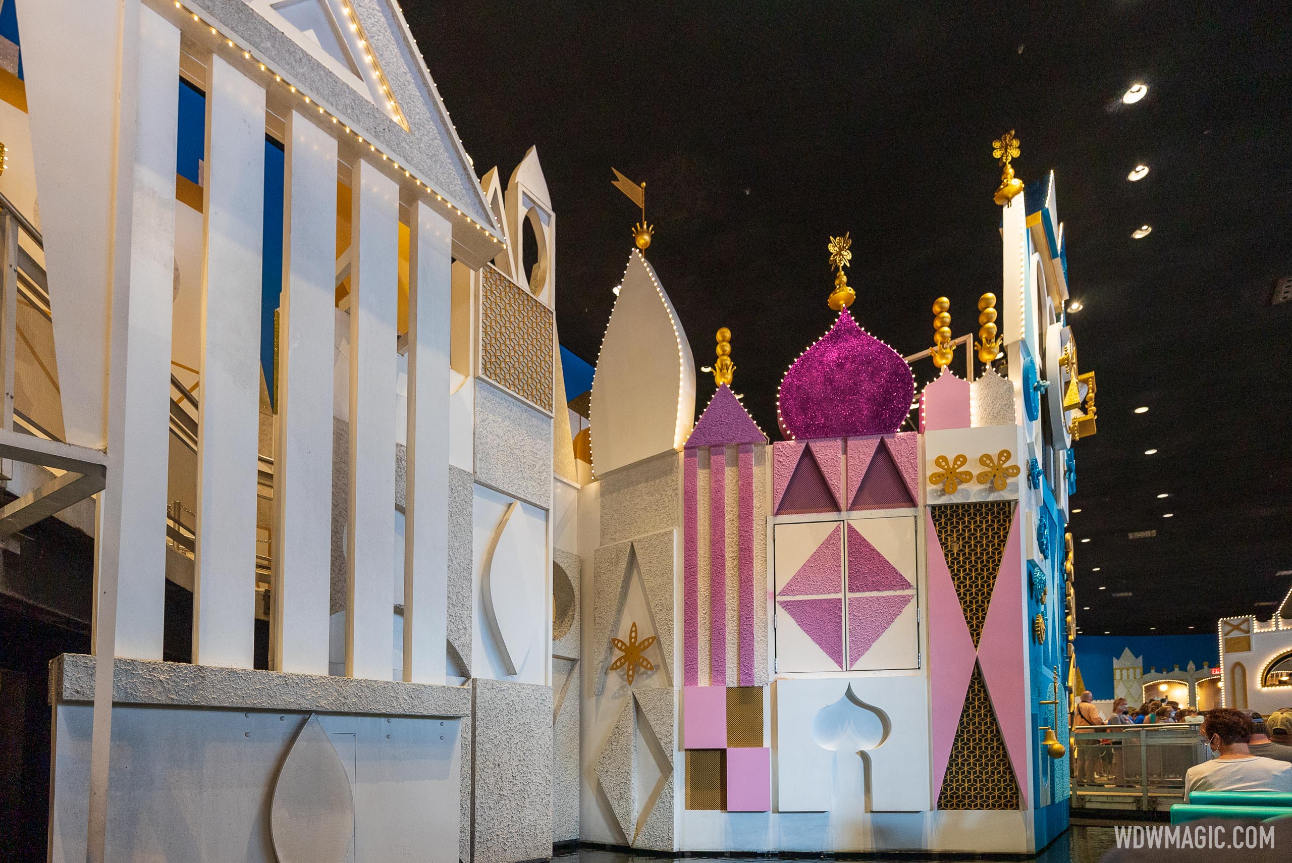 it's a small world new queue area colors - Summer 2021 - Photo 6 of 6