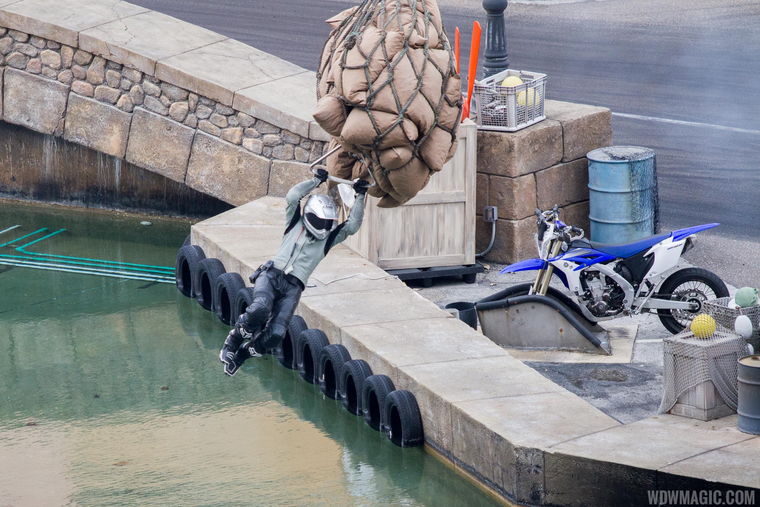 Lights, Motors, Action! Extreme Stunt Show - Show - Photo 28 of 48